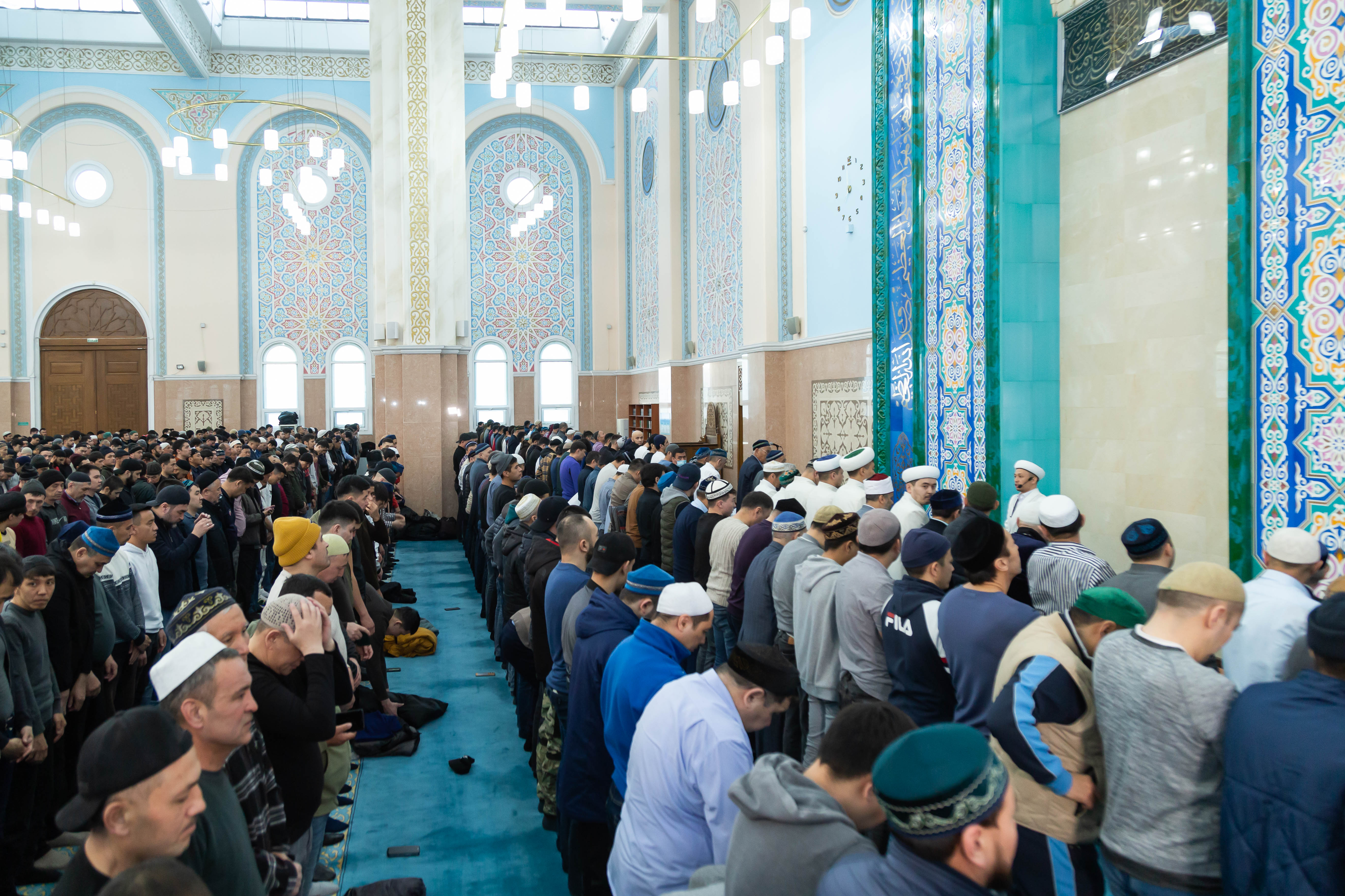 «Әл-Фараби» мешітінде Ораза айт намазы оқылды (фото) - Ummet.kz- Үмметпен бірге!